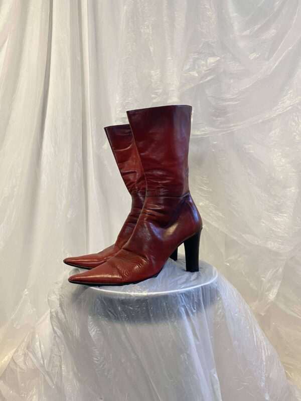Vintage Red Pointed Toe Stiletto Boots (EU 40) – Timeless Wear